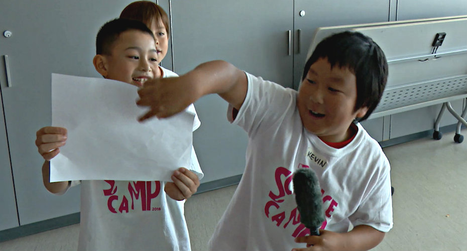 Discrepant Events: Walking Through Paper - Science World